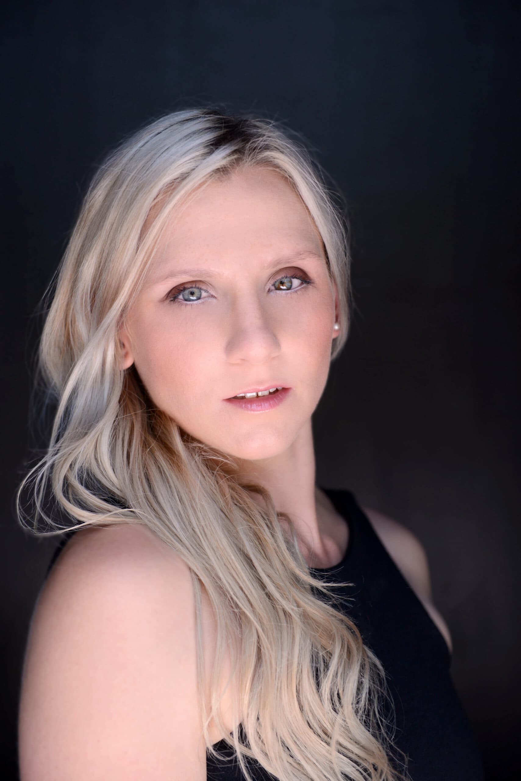 Artistic Director: Bonnie Curtis